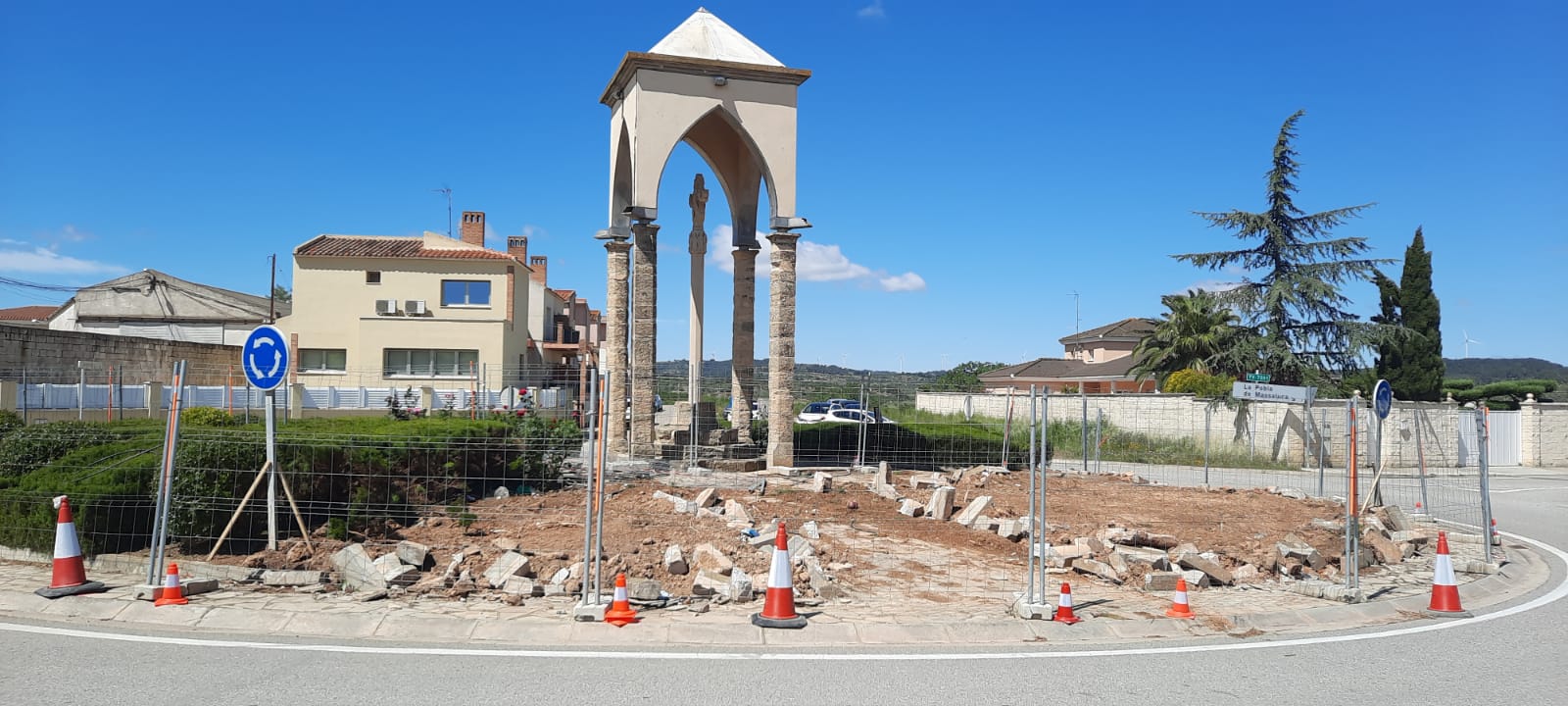 Gandesa es rebel·la contra el desmuntatge de la Creu Coberta per passar ...